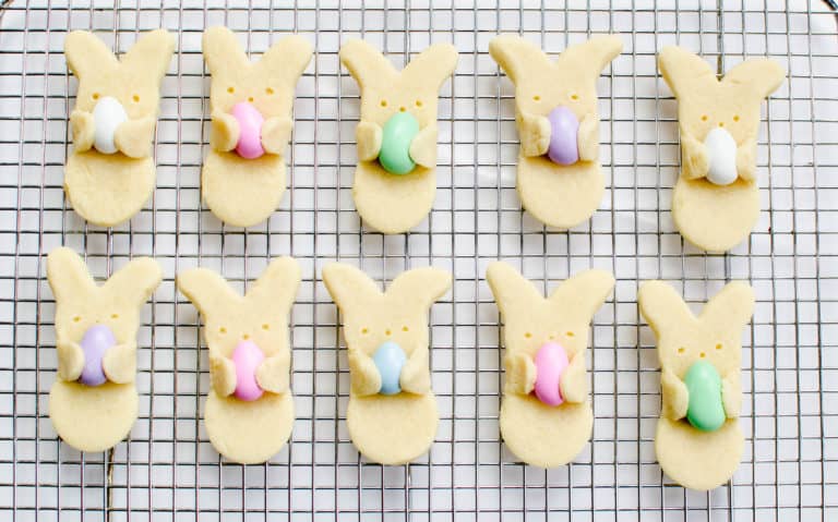 Adorable Easter Bunny "Hug" Cookies - Fun Loving Families